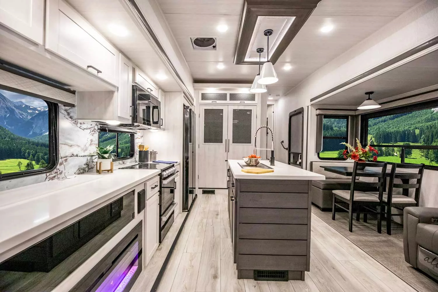 Ahara Fifth Wheels - East to West