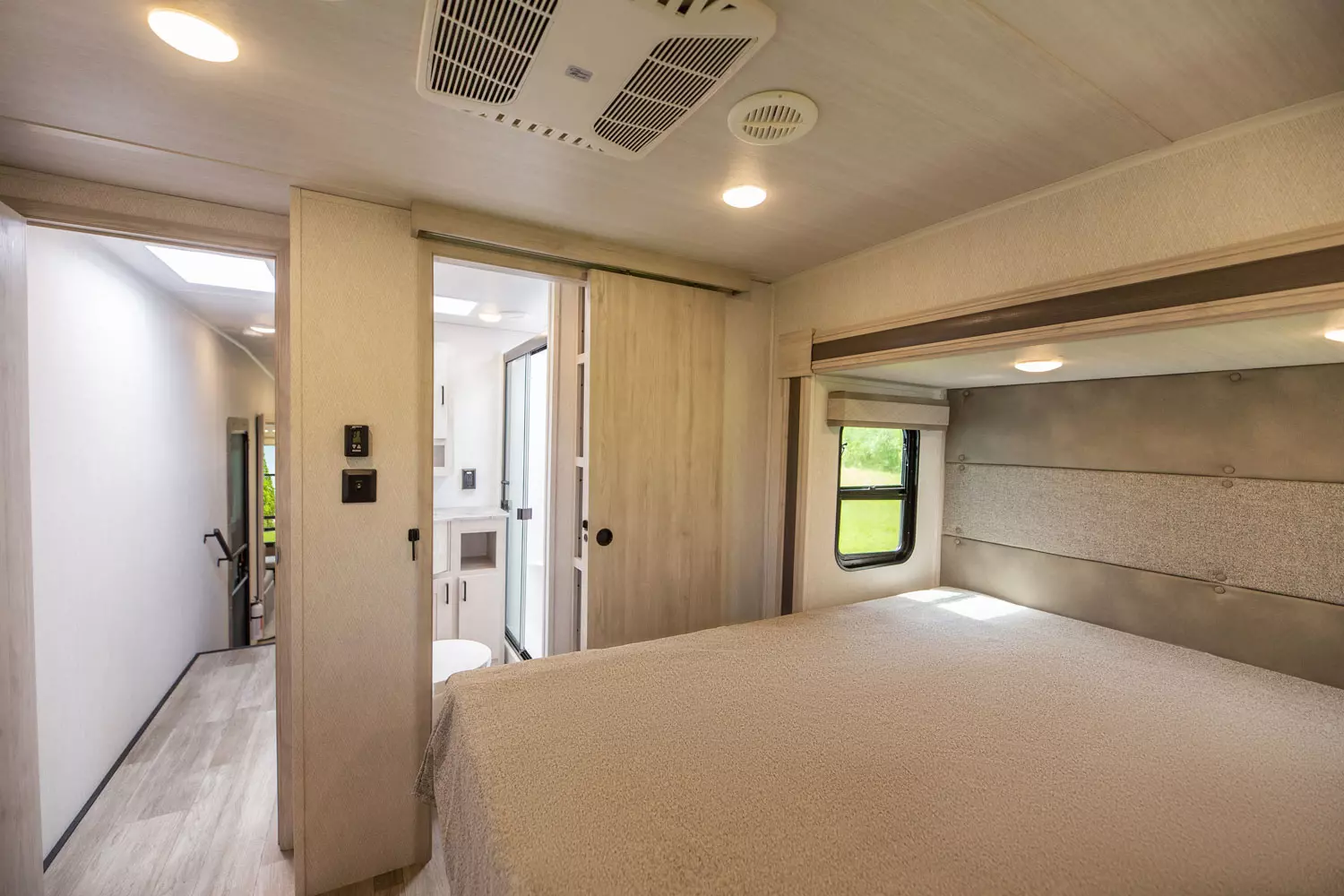 Tandara Fifth Wheels - East to West