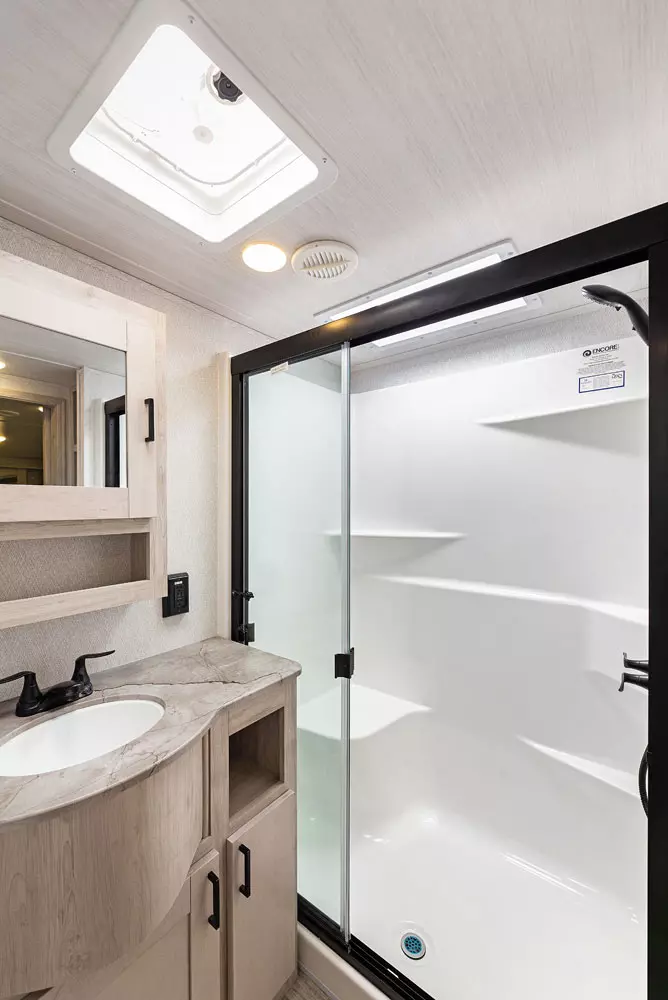 Tandara Fifth Wheels - East to West